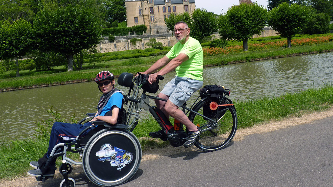 Pousser les personnes en chaise roulante grâce à… un vélo ! | Becycled ...