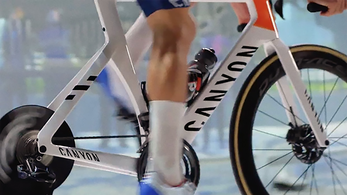 Zwift lekt nieuwe Canyon Aeroad in advertentie met Mathieu Van der Poel ...